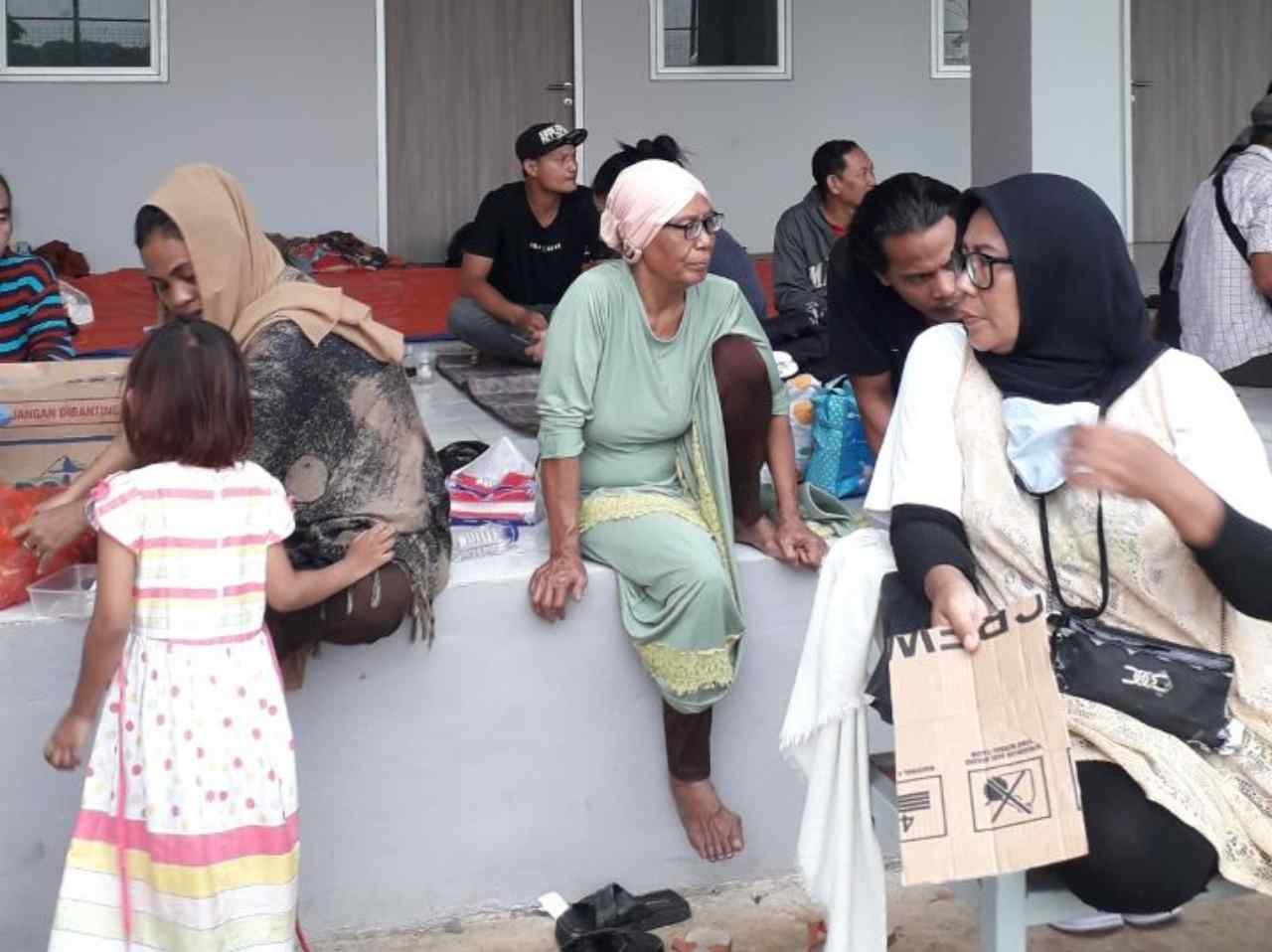 Warga Kampung Bayam Terlantar di Emperan KSB dengan Listrik Padam dan ...