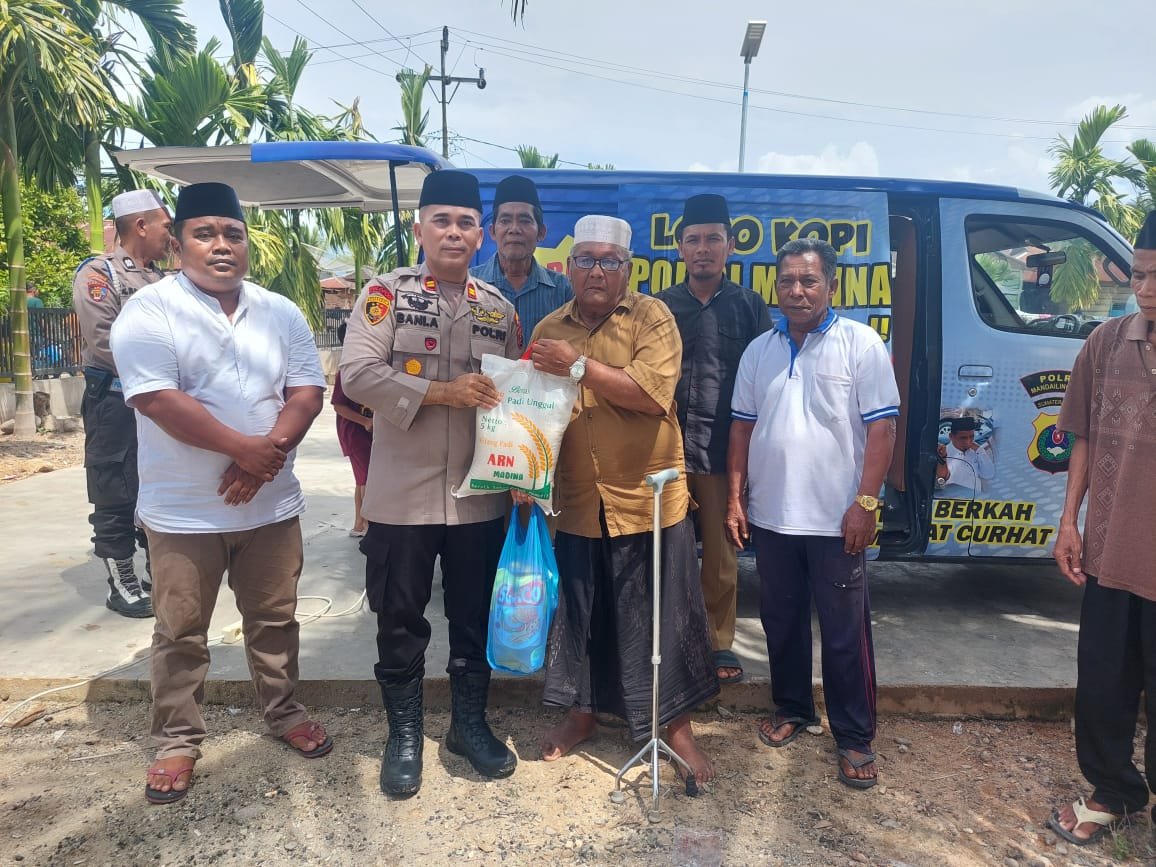 Masyarakat Respon Positif Program Polres Madina Pos Jubah dan Jumat ...